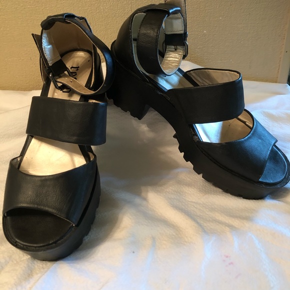 Retrofit | Shoes | Retro Black Chunky Sandals | Poshmark